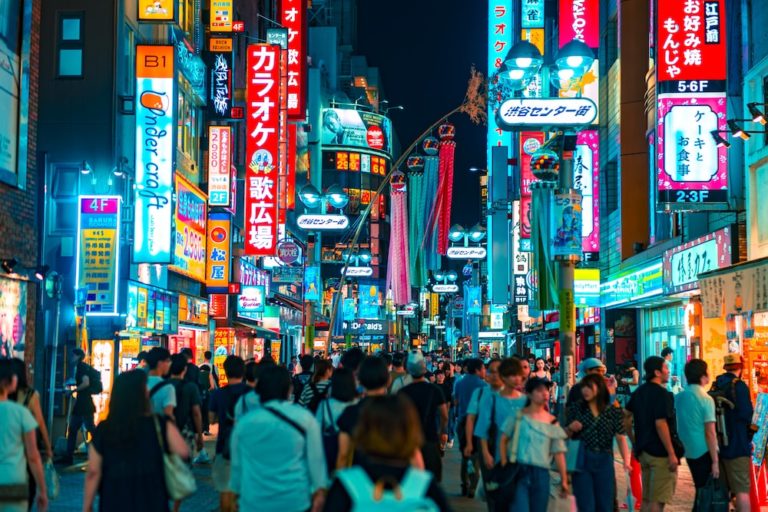 The way of life in Japan. The pros and cons of living in Japan ...